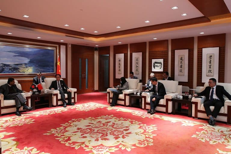 Vice Chancellor Visits Honghe University, China – IUBAT